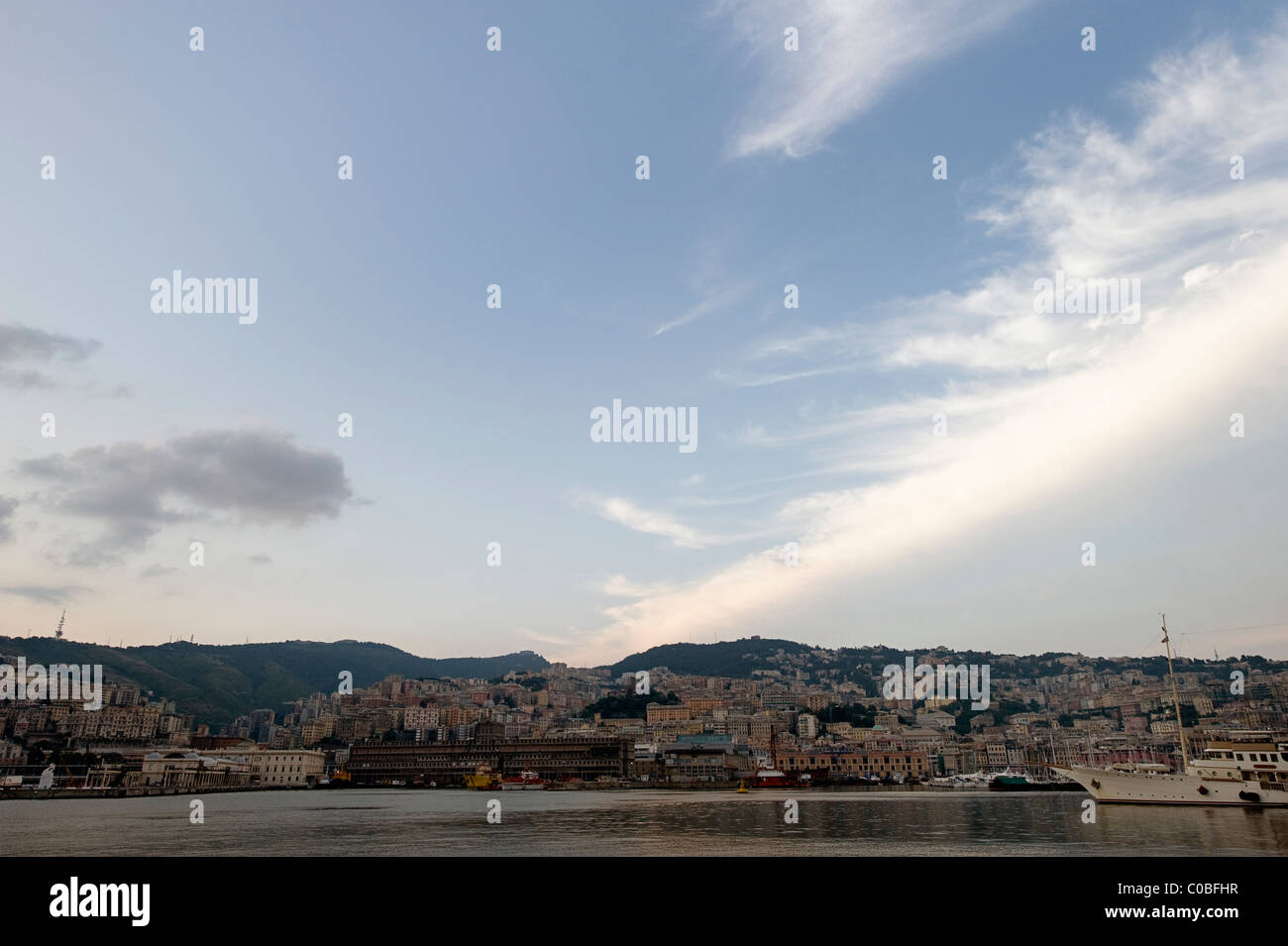 Italien _ _ genua_hafen -Fotos und -Bildmaterial in hoher Auflösung – Alamy