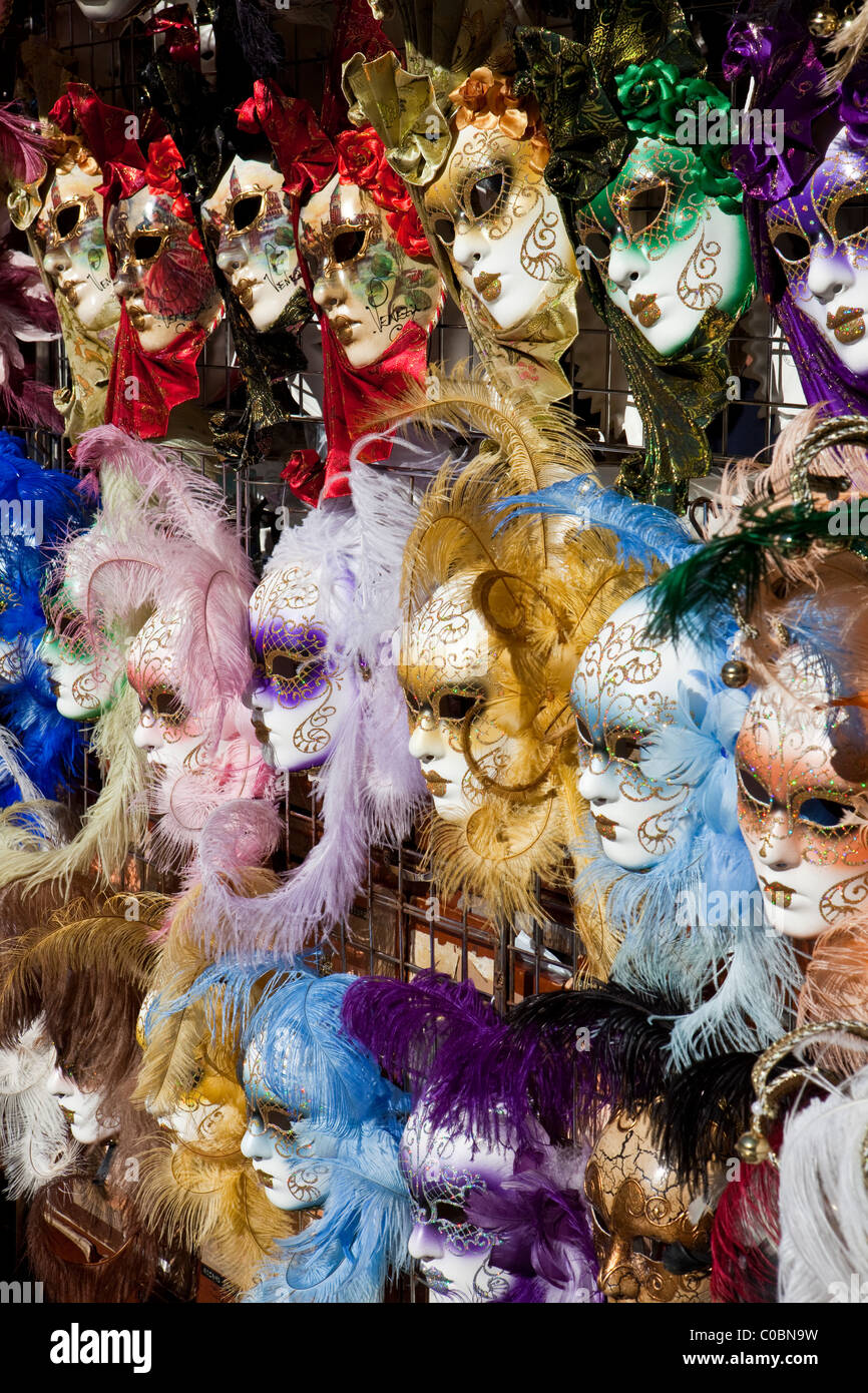 Traditionelle maskeradenmasken -Fotos und -Bildmaterial in hoher ...