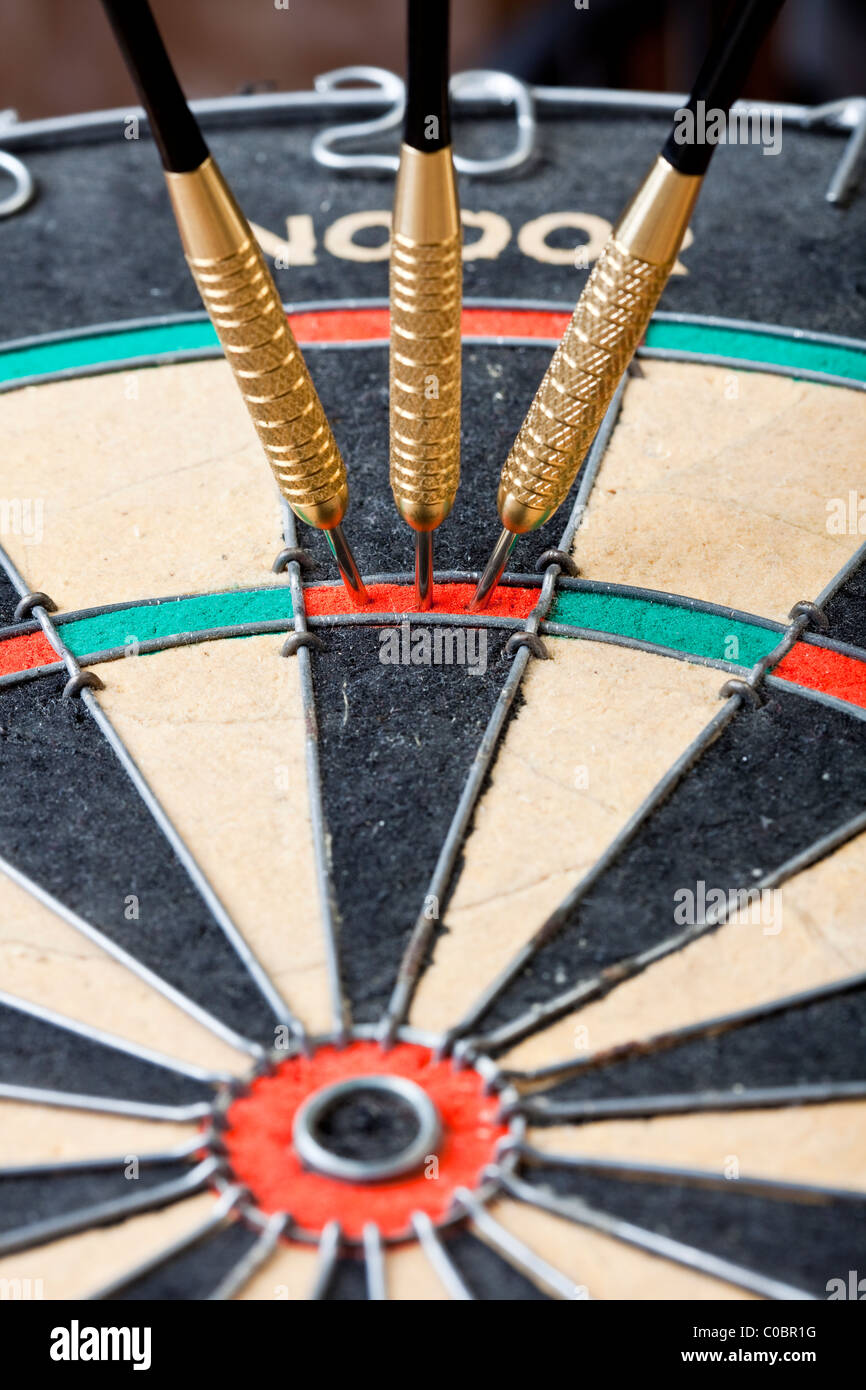 180 darts -Fotos und -Bildmaterial in hoher Auflösung – Alamy