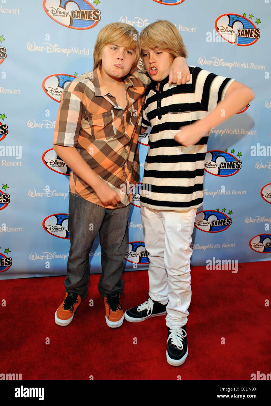 Dylan Sprouse und Cole Sprouse Disney Channel Games an Walt Disney Welt ...