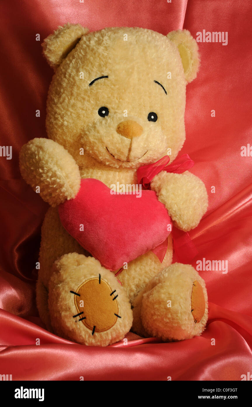 Teddy mit herz -Fotos und -Bildmaterial in hoher Auflösung – Alamy