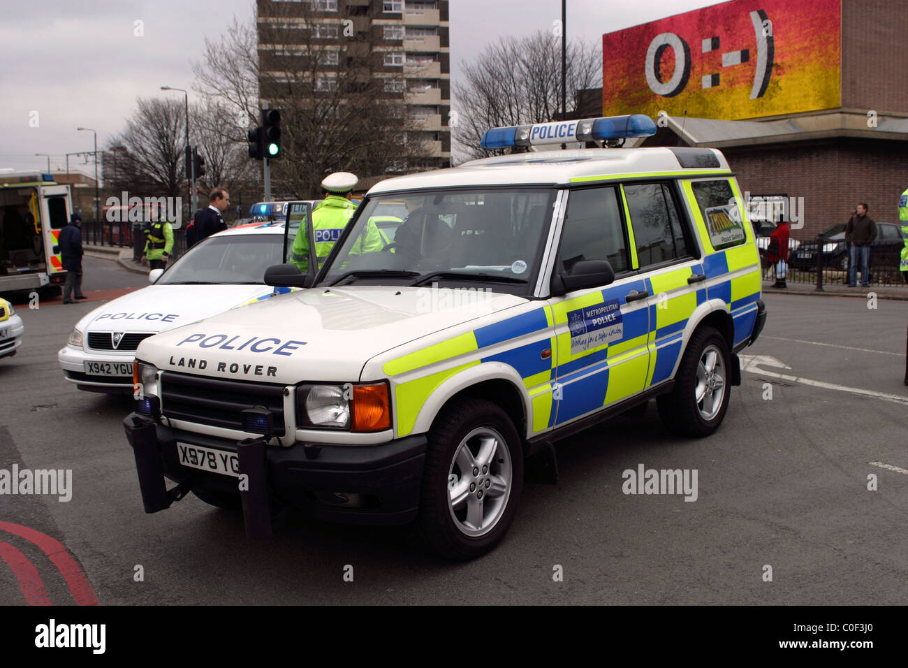 Land rover der polizei -Fotos und -Bildmaterial in hoher Auflösung – Alamy
