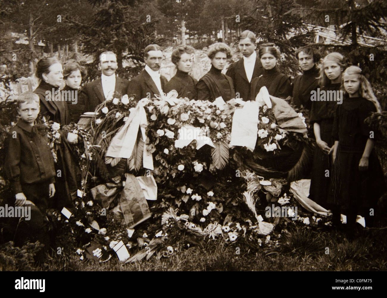 Zeremonielle beerdigung -Fotos und -Bildmaterial in hoher Auflösung – Alamy