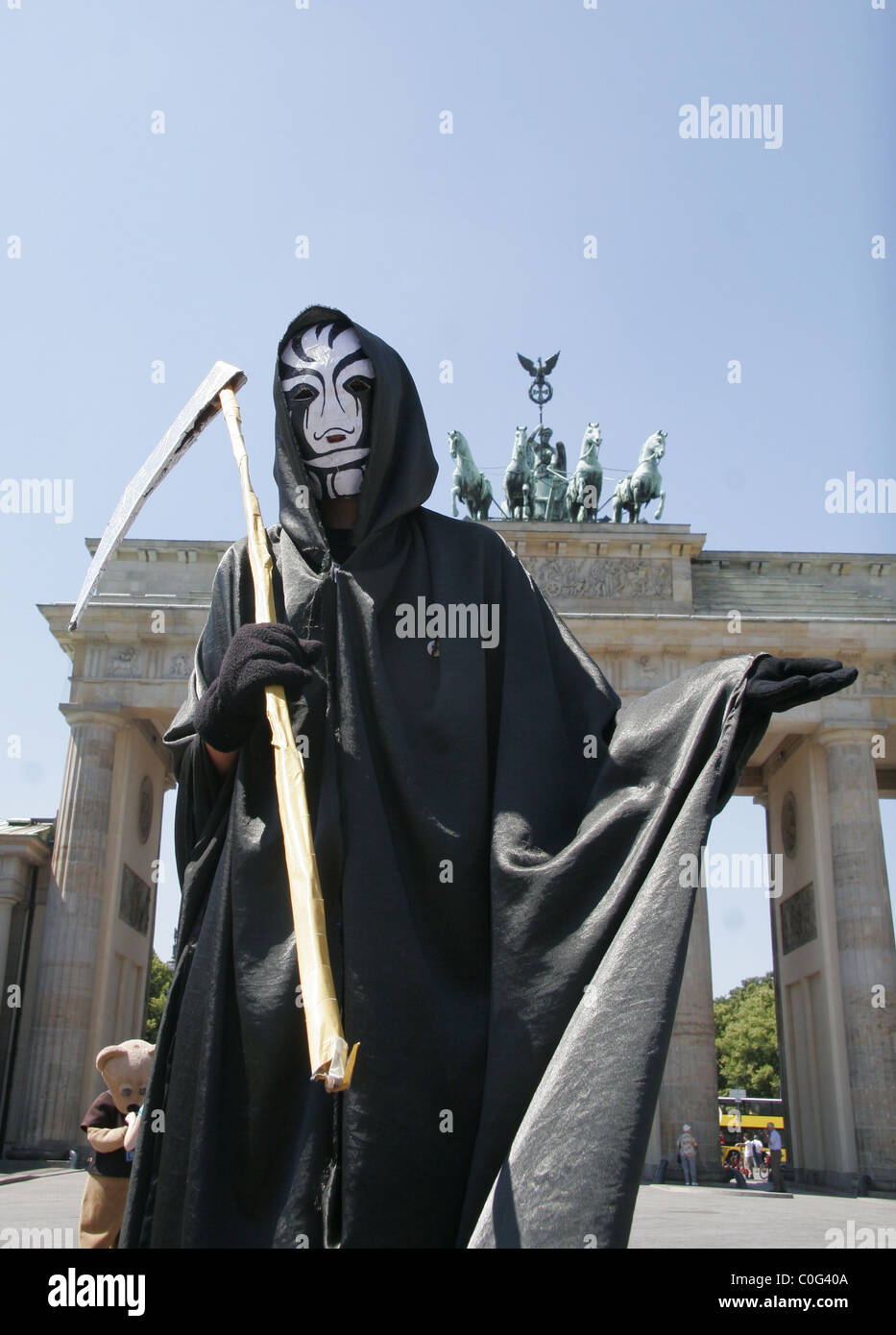 Der Sensenmann am Brandenburger Tor (Brandenburger Tor). Der Sensenmann ...
