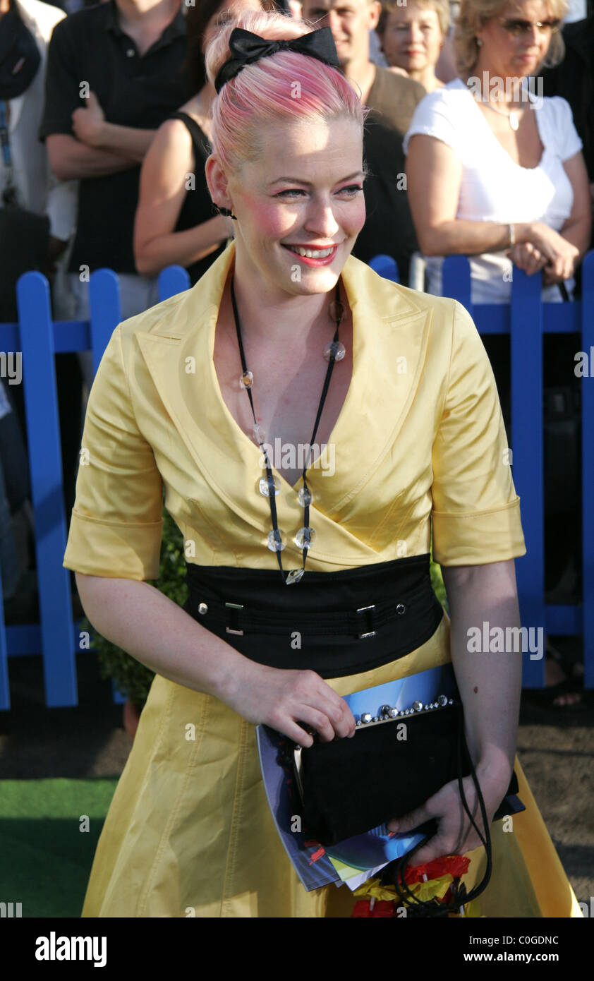 Enie van de meiklokjes premiere -Fotos und -Bildmaterial in hoher ...