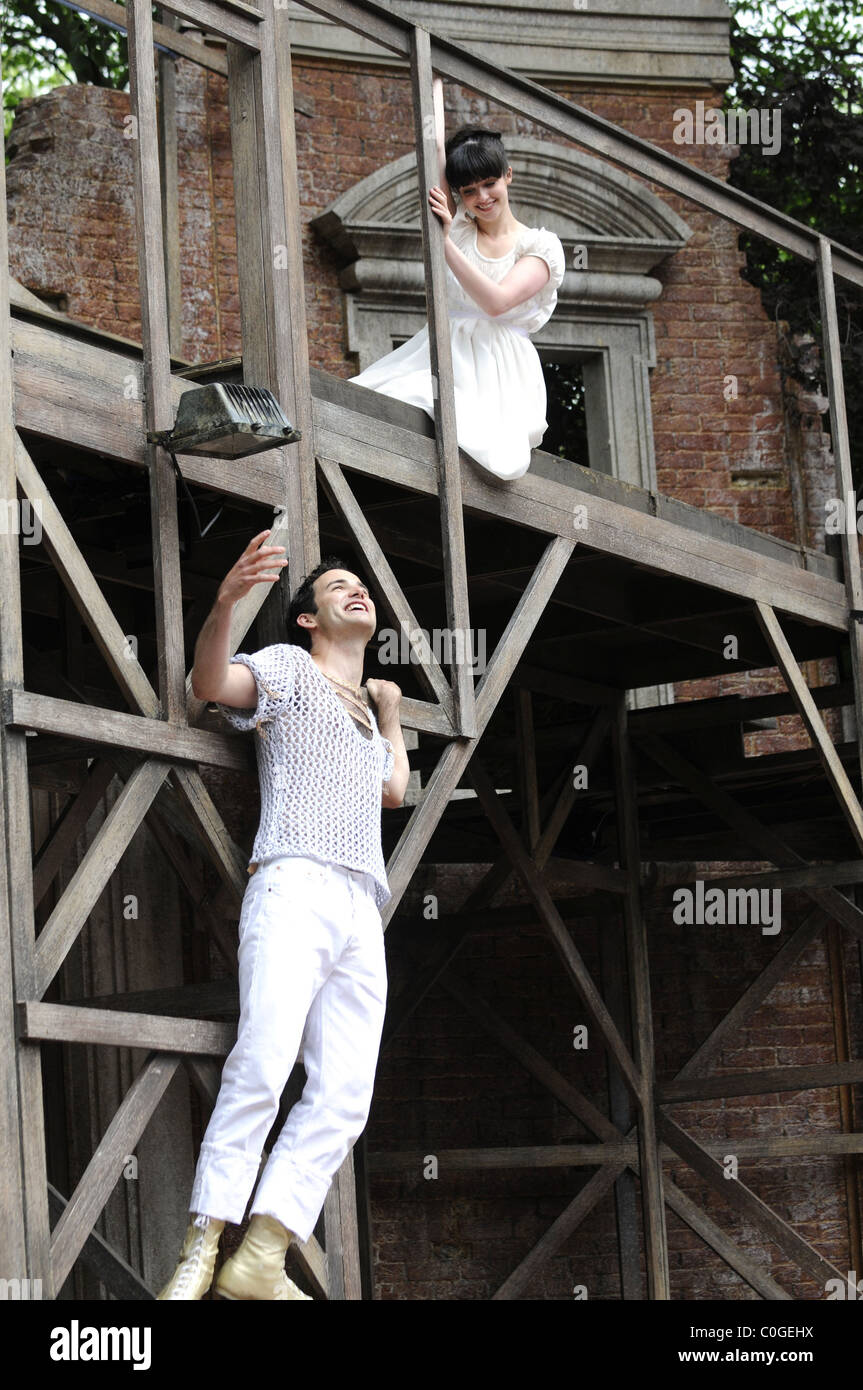 Laura Donnelly und Nicholas Shaw bei Romeo und Julia im Open Air ...