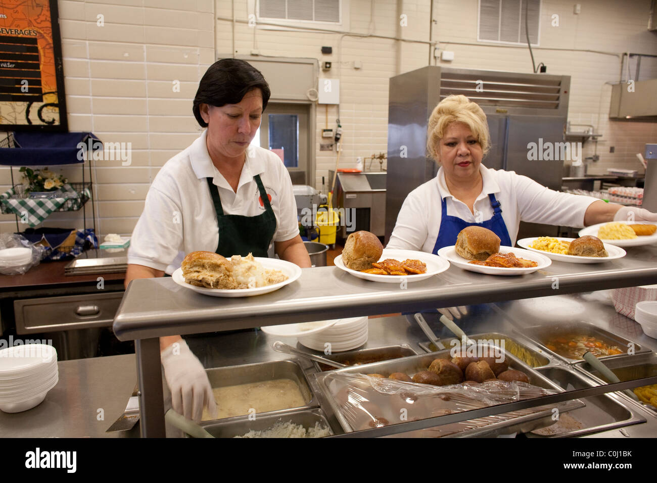 School lunch line -Fotos und -Bildmaterial in hoher Auflösung – Alamy