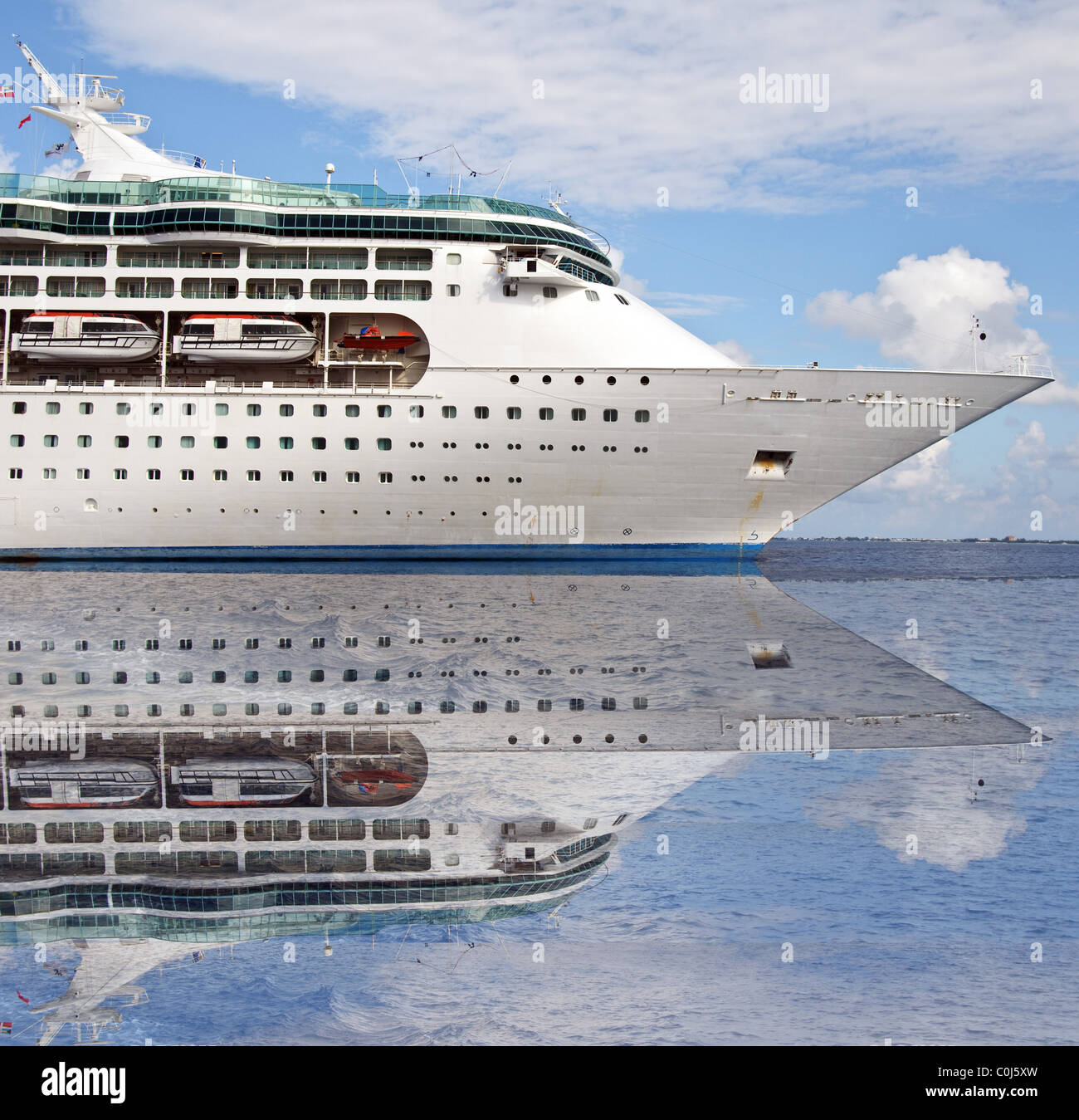 Kreuzfahrtschiff foto -Fotos und -Bildmaterial in hoher Auflösung – Alamy