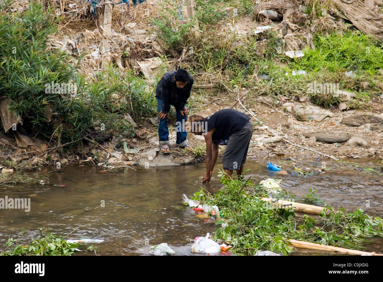Knaben baden -Fotos und -Bildmaterial in hoher Auflösung - Seite 2 - Alamy