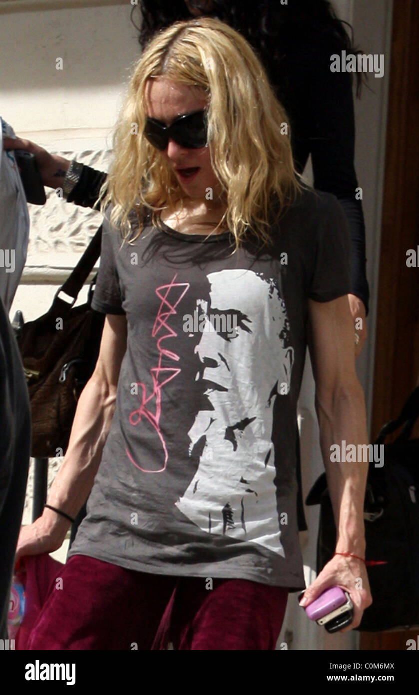 Madonna leaving gym looking veiny -Fotos und -Bildmaterial in hoher Auflösung – Alamy