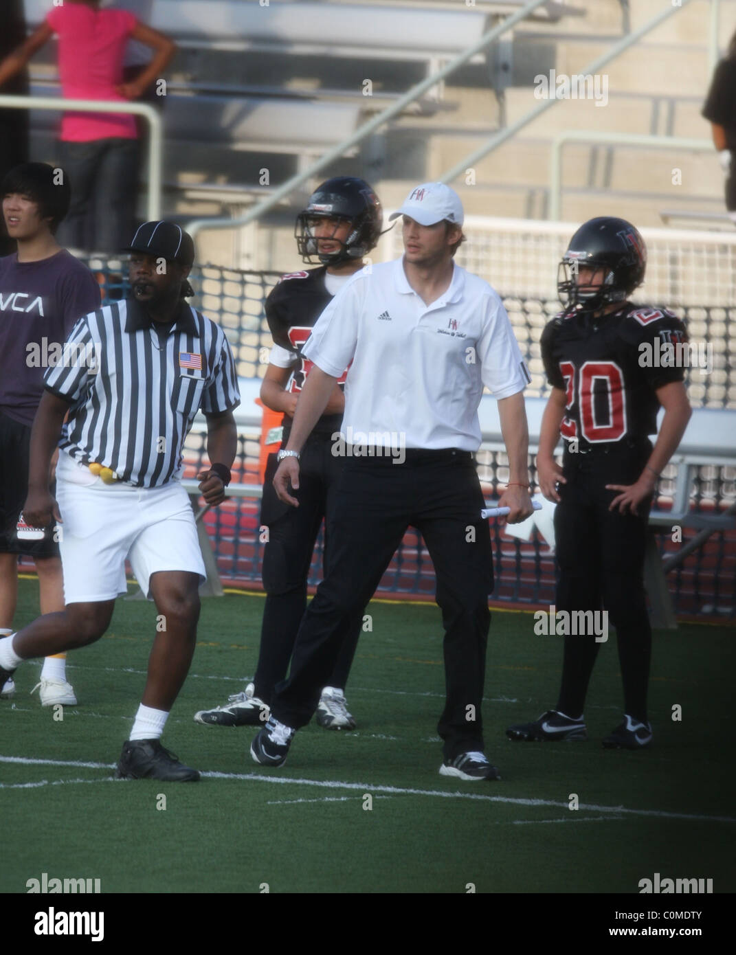 Ashton Kutcher Kutcher hat eine neue Rolle als ein Highschool-Football ...