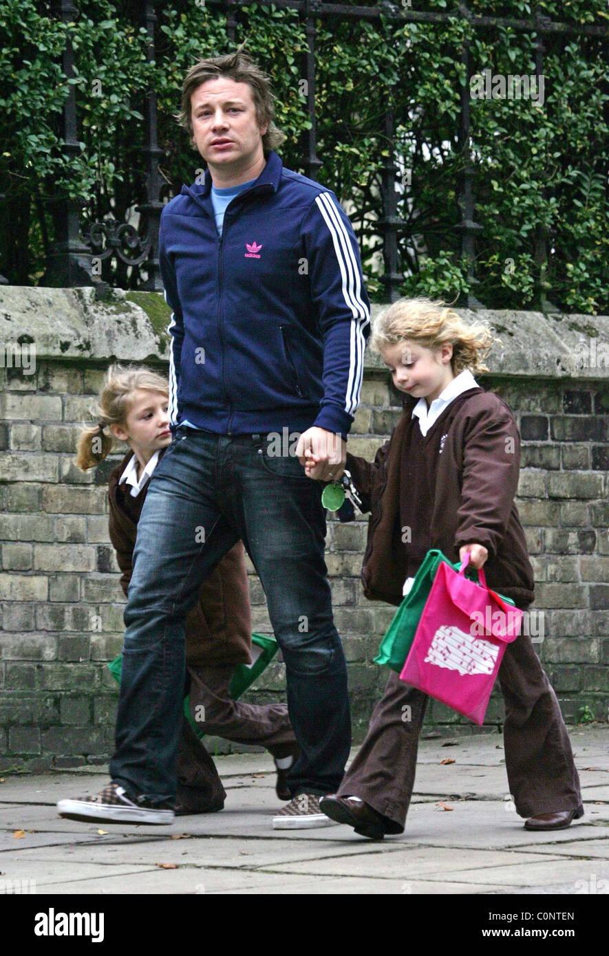 Poppy oliver -Fotos und -Bildmaterial in hoher Auflösung – Alamy