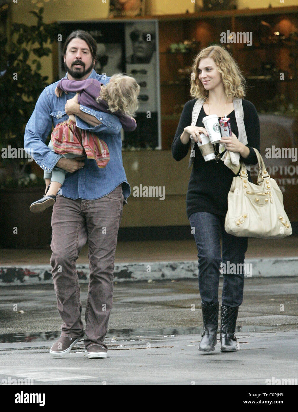 Dave grohl and violet maye grohl -Fotos und -Bildmaterial in hoher ...