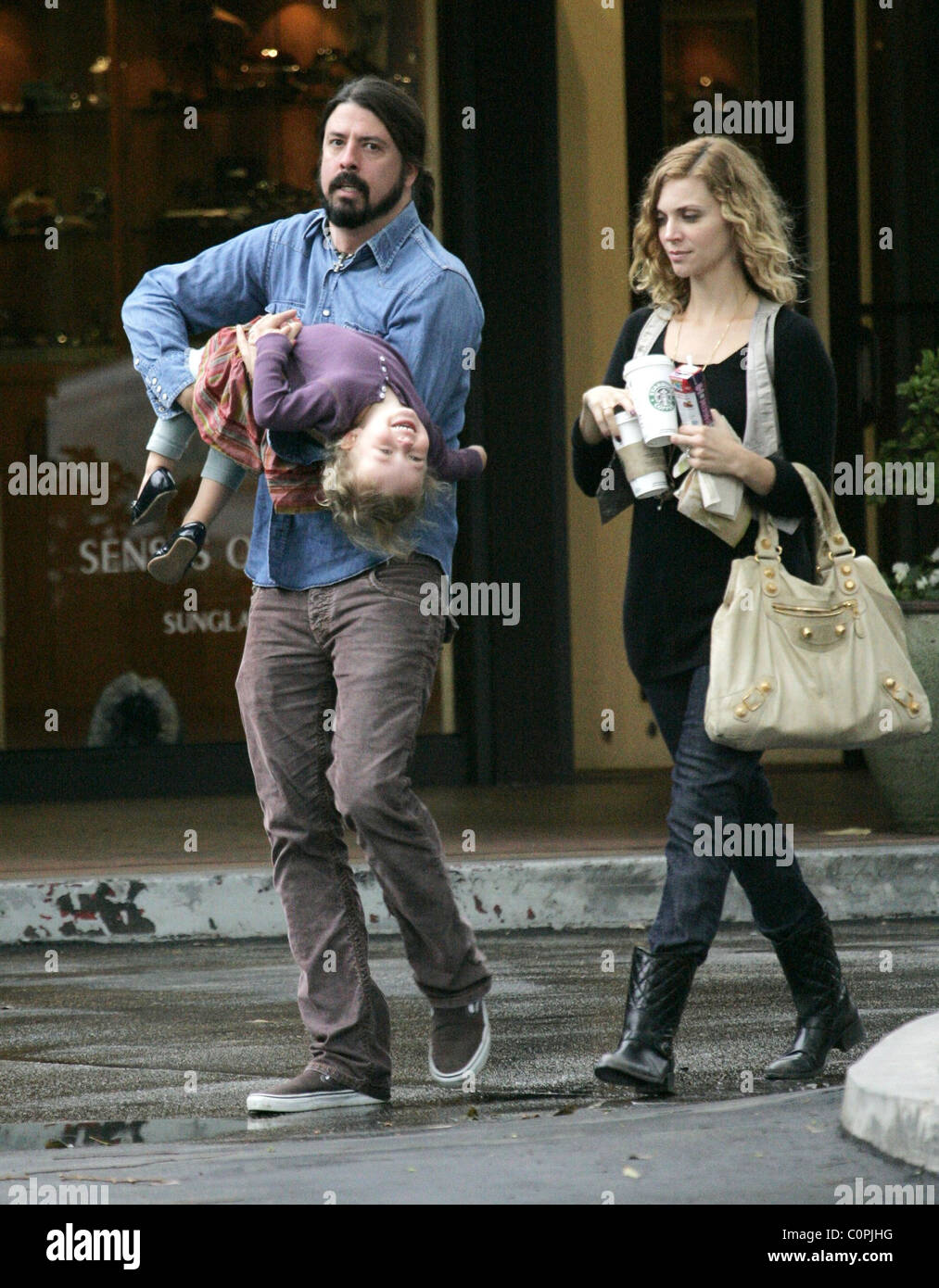 With daughter violet maye grohl -Fotos und -Bildmaterial in hoher ...