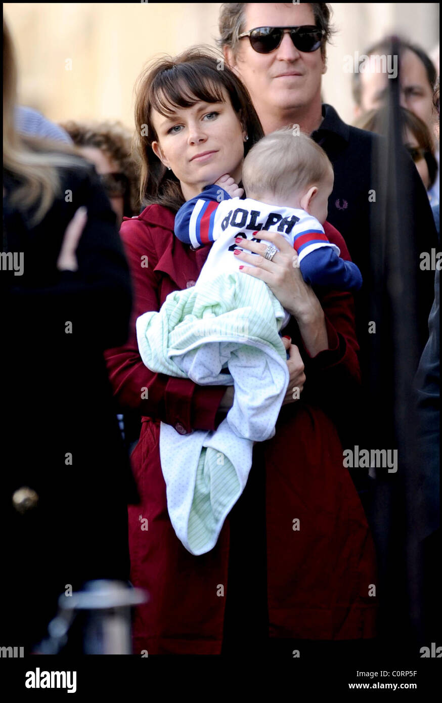 Mary Lynn Rajskub Sohn Valentin Anthony Rolph Kiefer Sutherland erhält ...