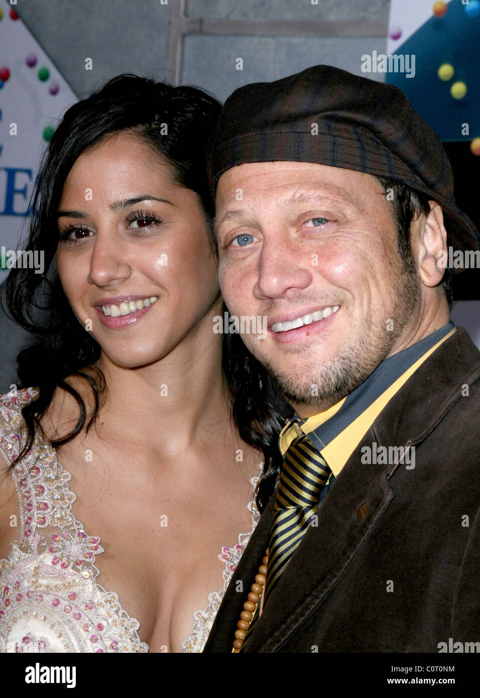 Rob Schneider und Gast Welt Premiere von Walt Disney Pictures "Bedtime ...