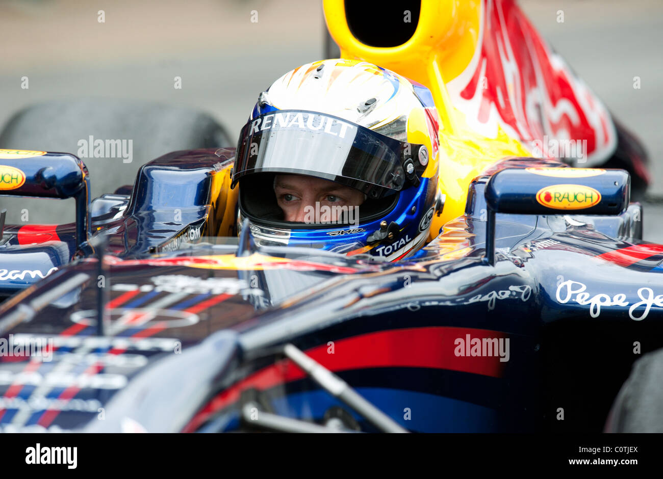 Sebastian Vettel (Deutschland), Red Bull Racing Renault RB7 Formel1 ...