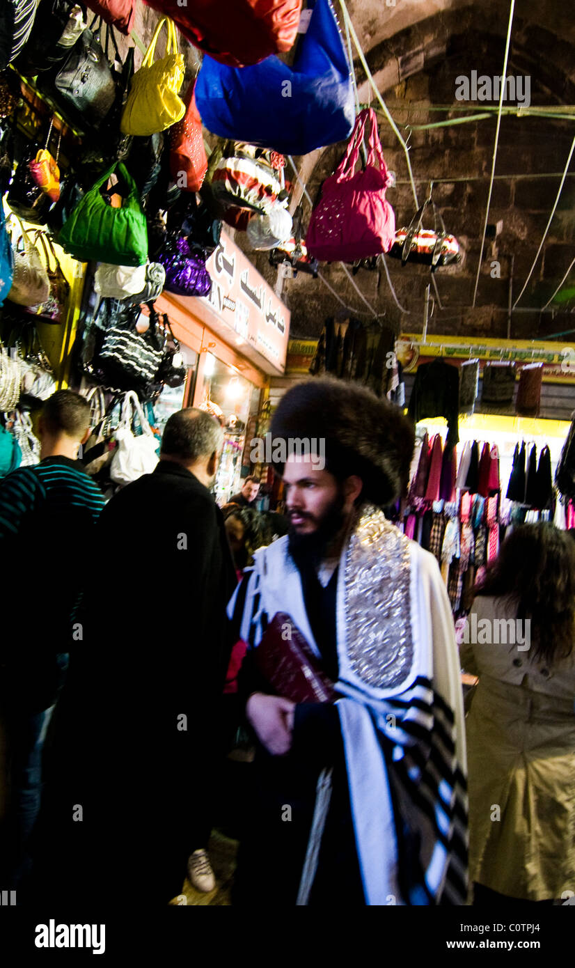 Ein orthodoxer Jude einen Hut traditionellen östlichen europäischen ...