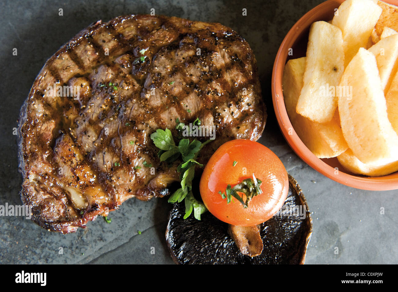 Rib eye steak chips -Fotos und -Bildmaterial in hoher Auflösung – Alamy
