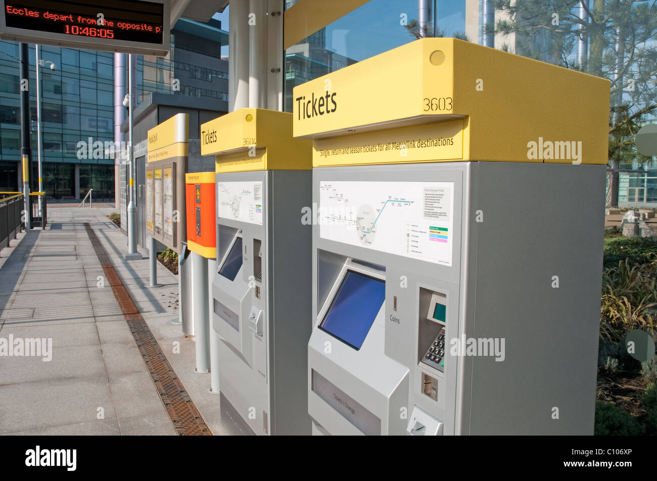 Metrolink-Ticket-Automaten auf dem Bahnsteig der Medienstadt Tram stop ...