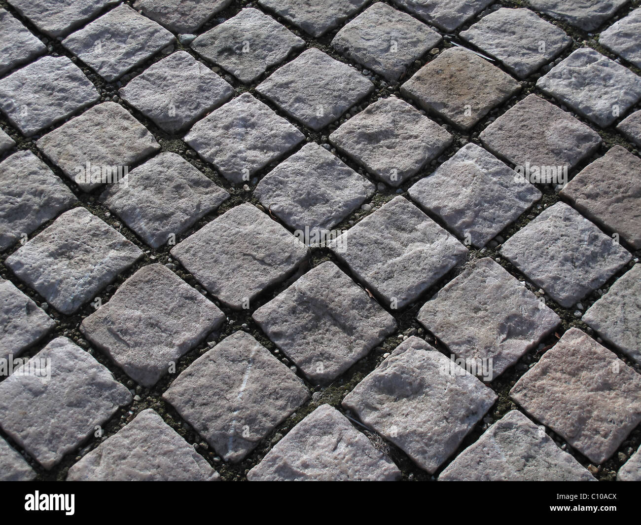 Kopfsteinpflaster oder Verbundpflaster in einem diagonalen Muster ...