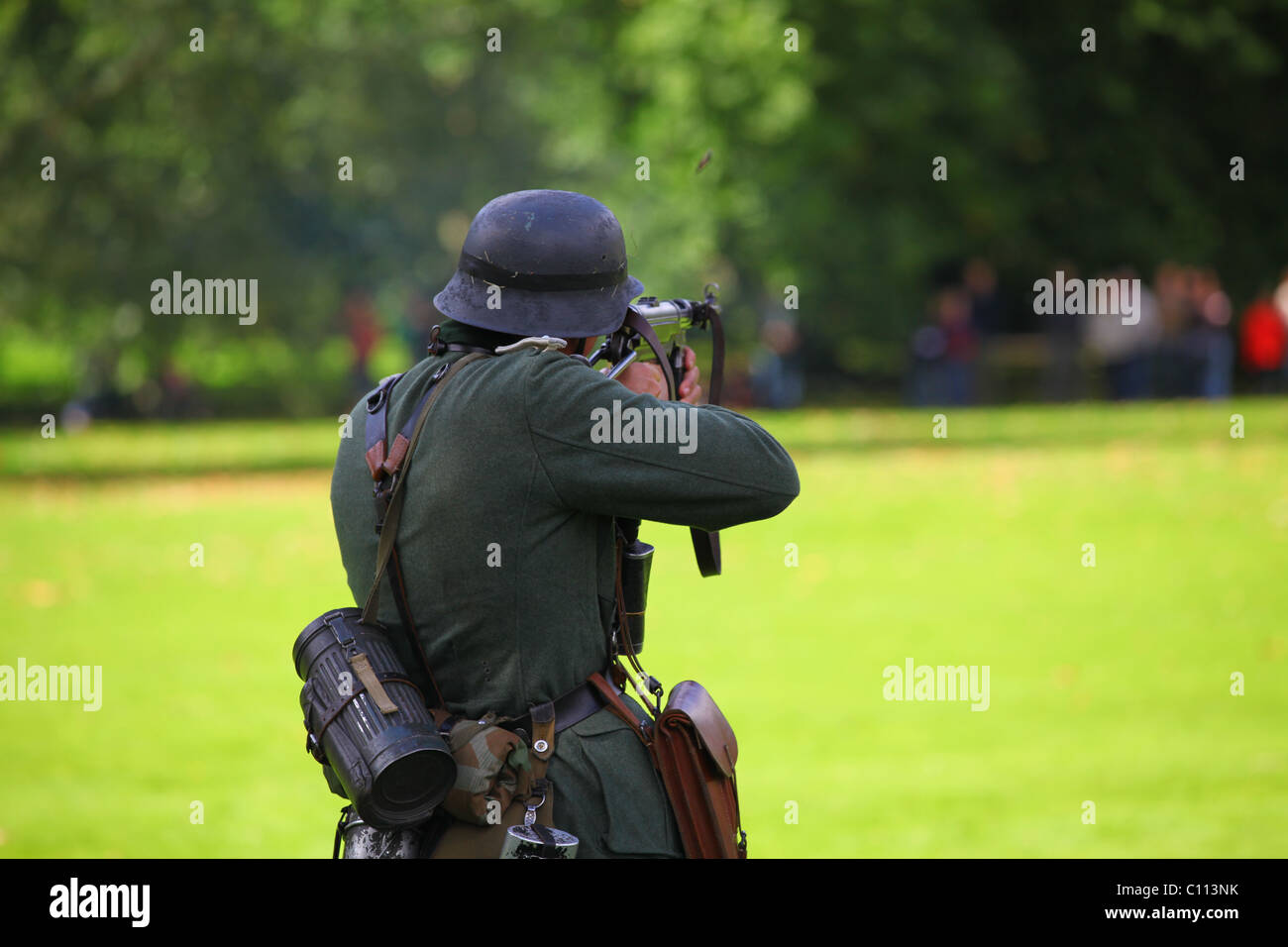 Deutsch soldat maschinengewehr -Fotos und -Bildmaterial in hoher Auflösung – Alamy