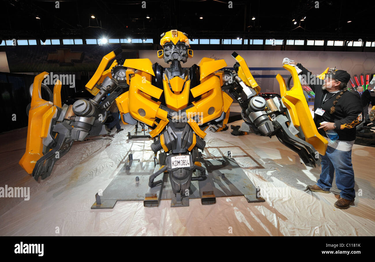 Transformator Türme über CAR SHOW wird diese Replik eines Transformers ...