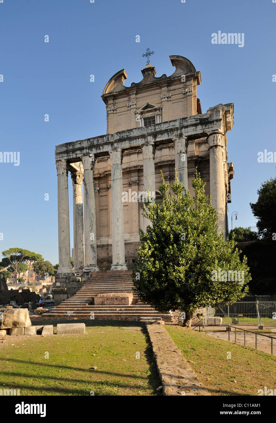 Antoninus pius und faustina tempel -Fotos und -Bildmaterial in hoher Auflösung – Alamy
