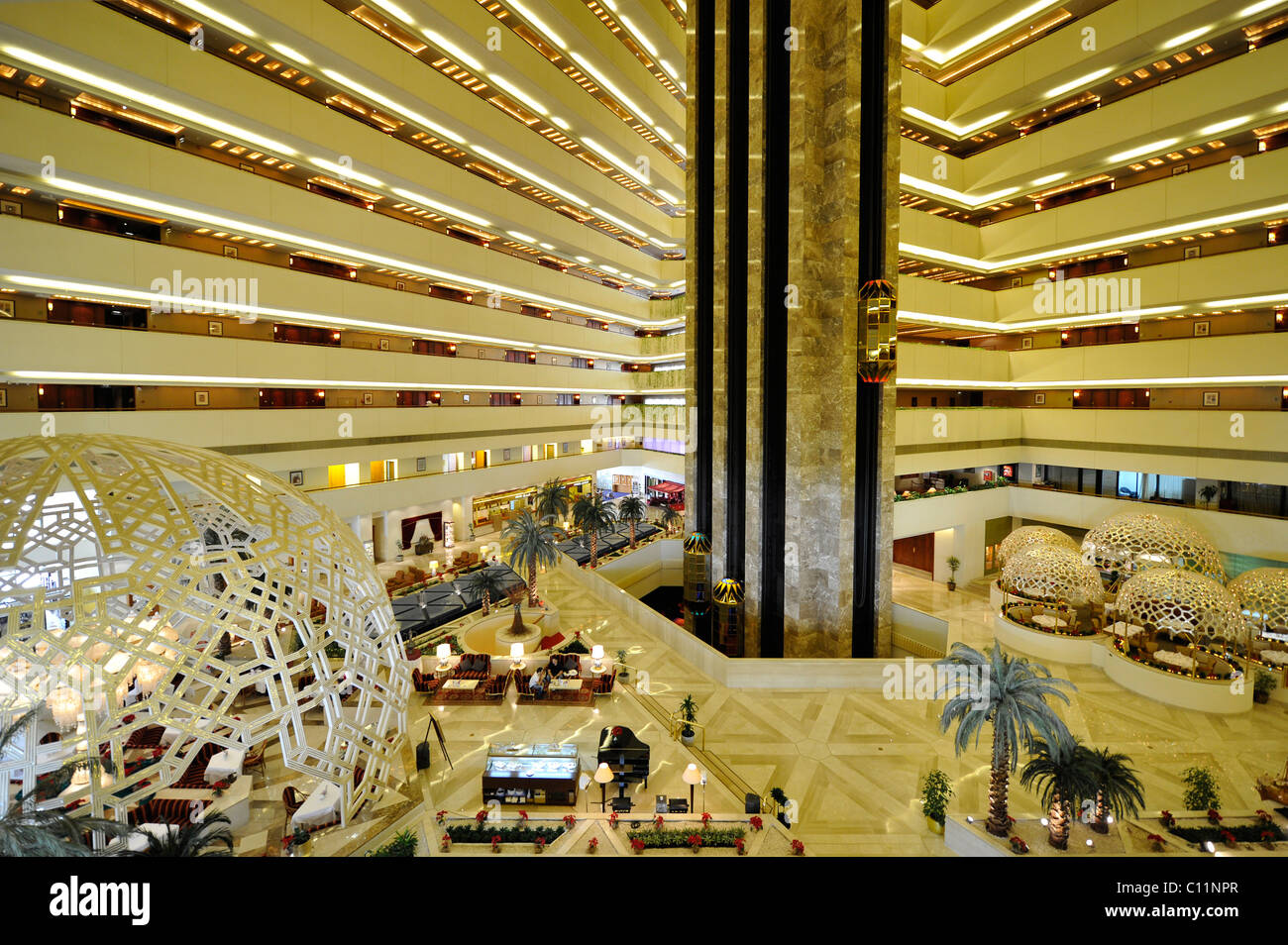 Sheraton hotel doha lobby katar -Fotos und -Bildmaterial in hoher ...