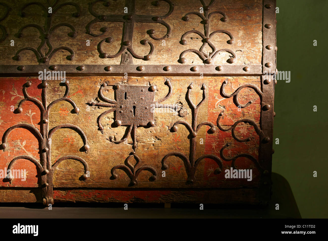 Reliquiar aus holz schrein -Fotos und -Bildmaterial in hoher Auflösung – Alamy