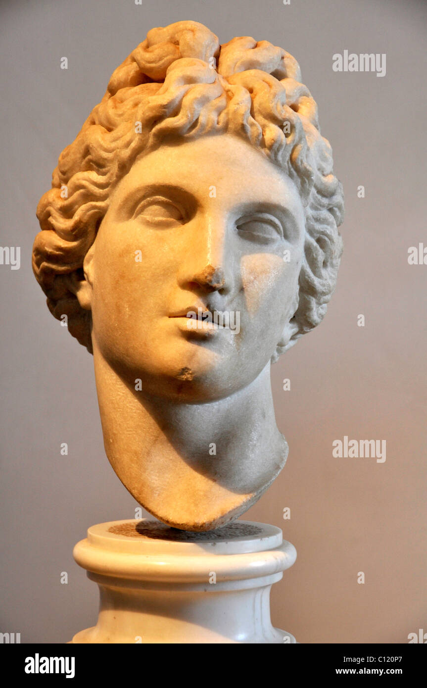 Apollo bust sculpture marble -Fotos und -Bildmaterial in hoher ...