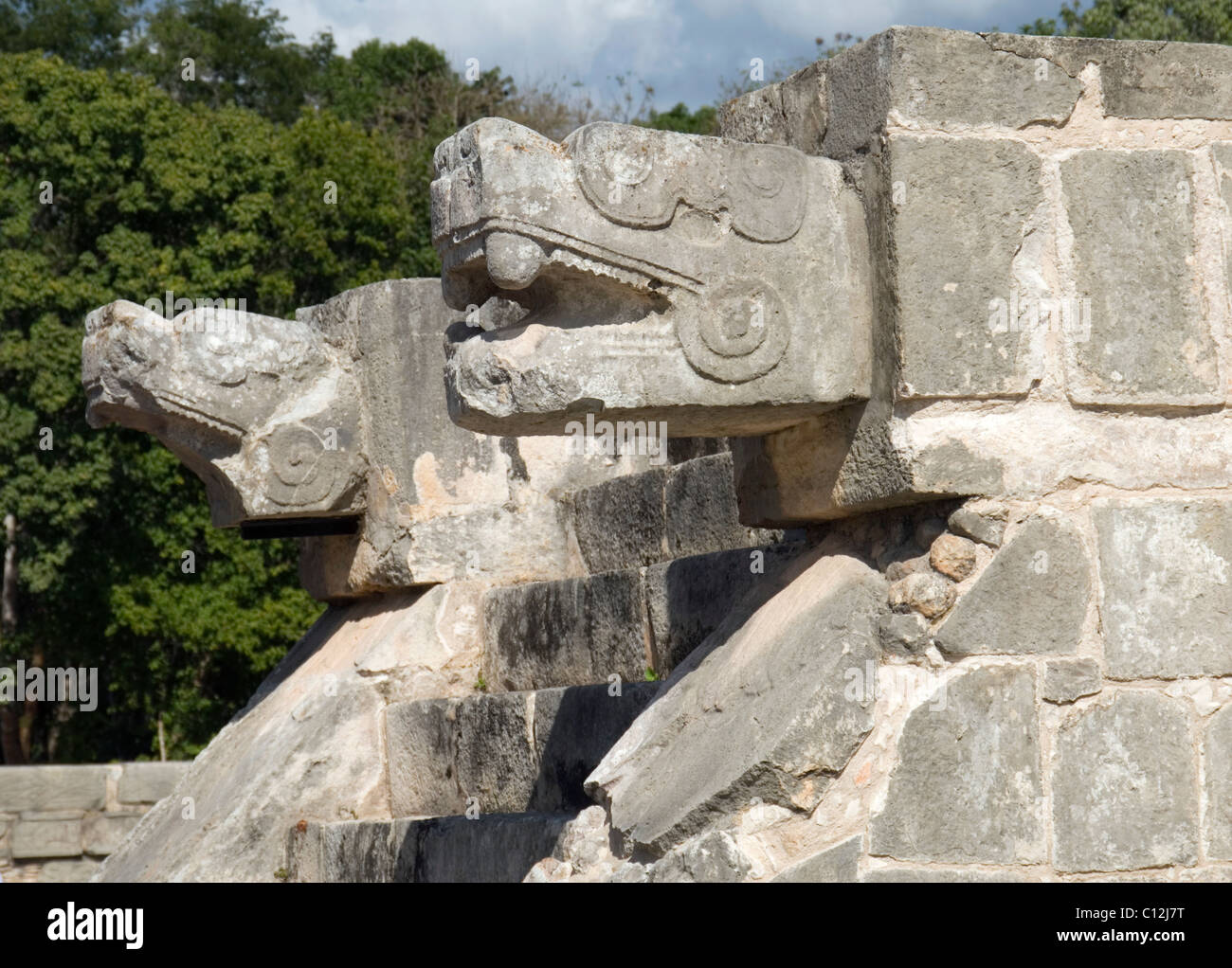 Maya schlange skulpturen mexiko -Fotos und -Bildmaterial in hoher ...
