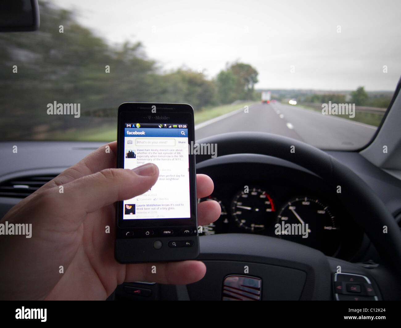 Fahren Mit Dem Handy Stockfotos und -bilder Kaufen - Alamy