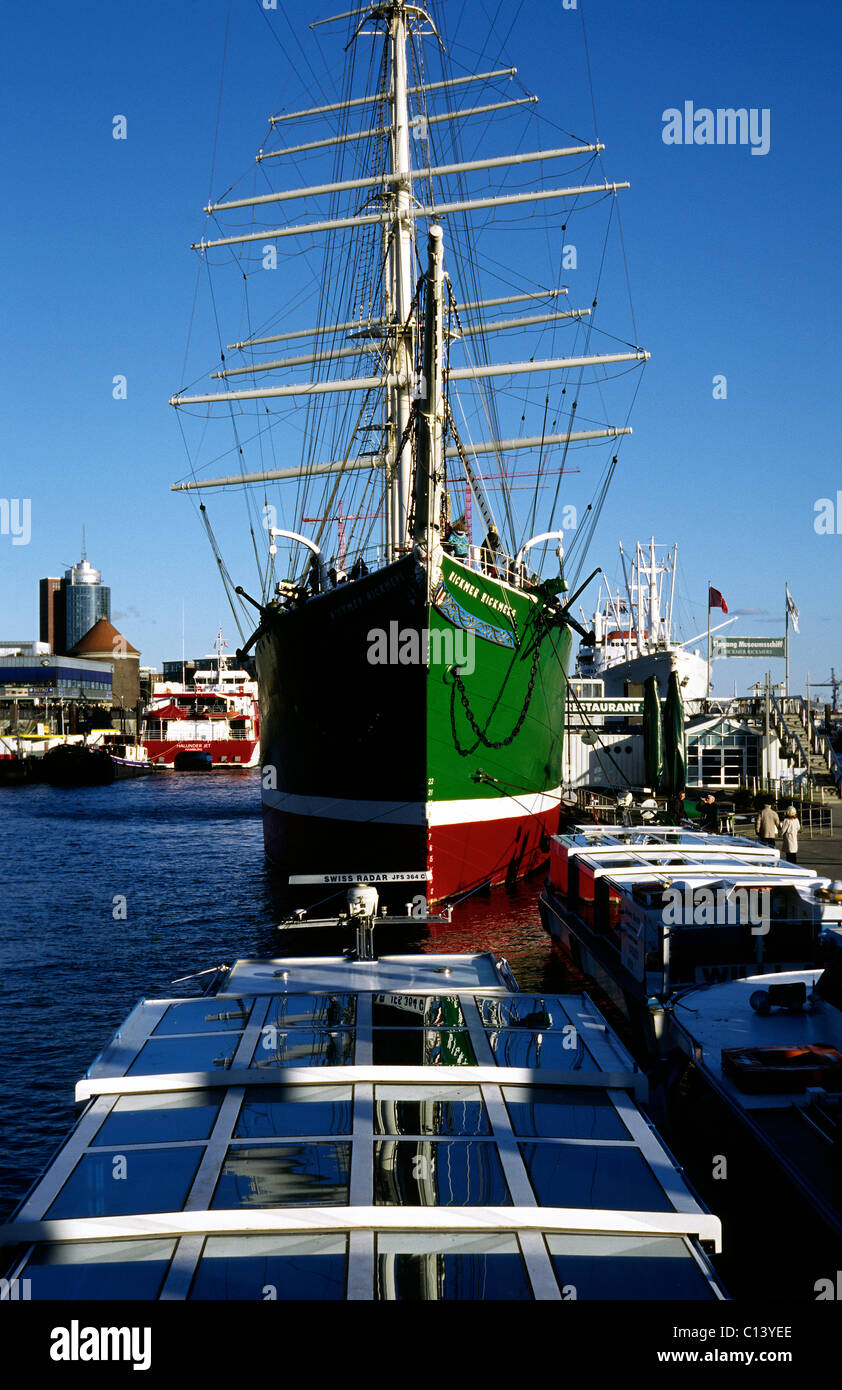 Großsegler Rickmer Rickmers Landungsbrücken in Hamburg. Die Rickmers ...