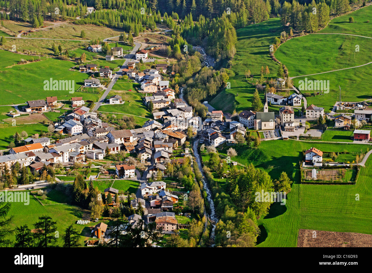 Blick auf das Kreuz Bildung der Stadt von Santa Maria im Val Muestair ...