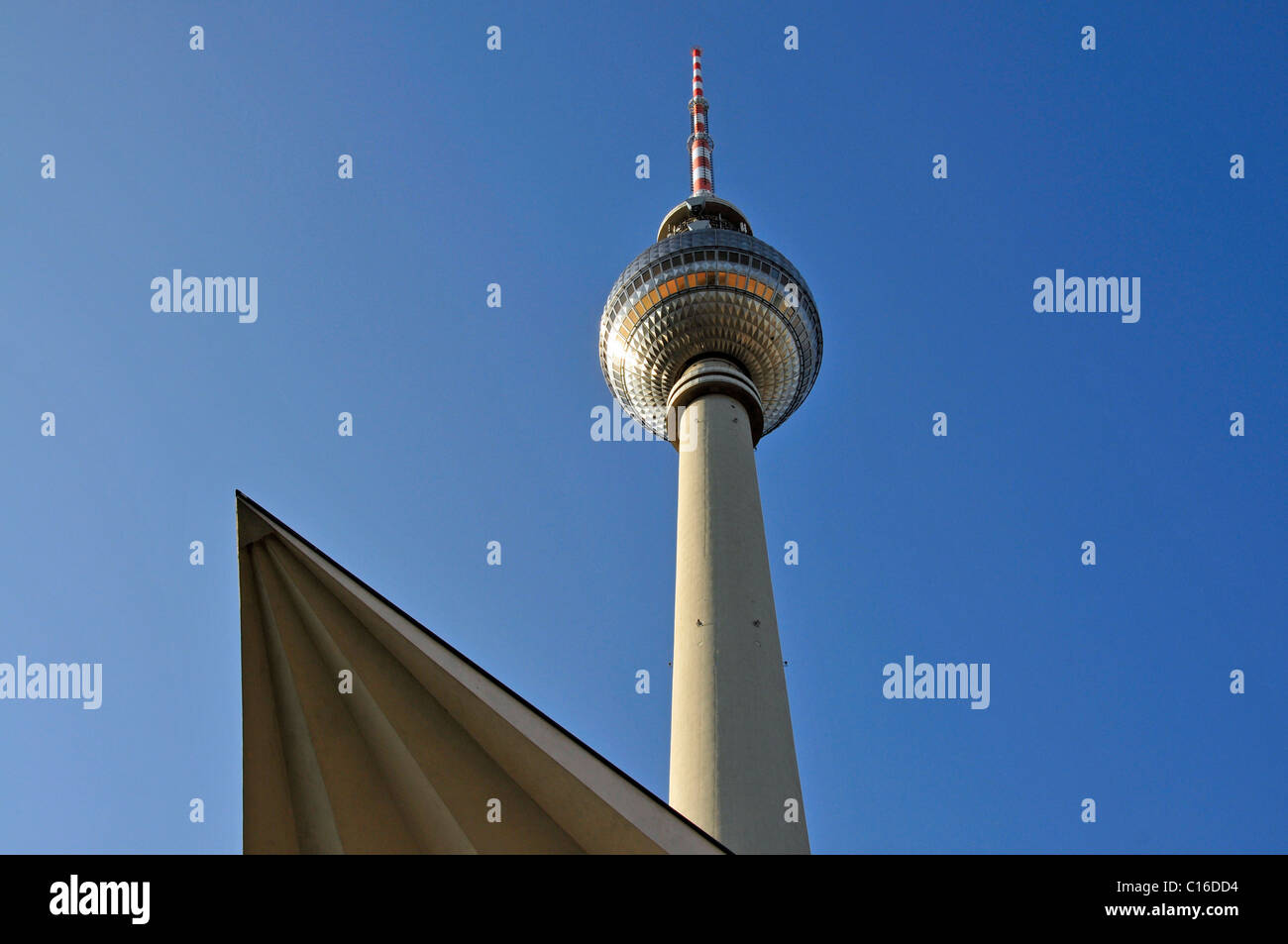 Der berliner tv turm am alexanderplatz -Fotos und -Bildmaterial in ...