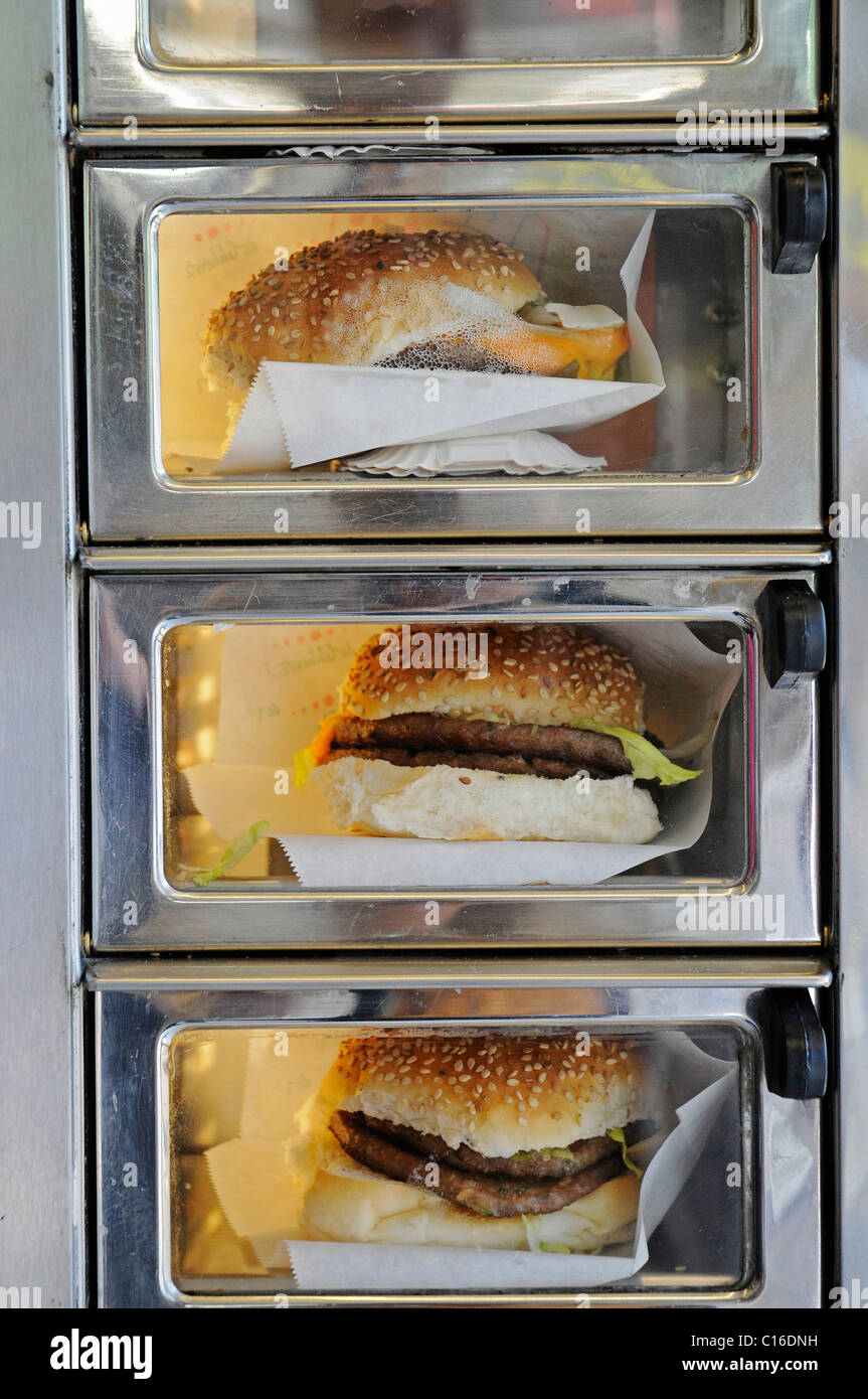 Dutch food vending machine -Fotos und -Bildmaterial in hoher Auflösung ...