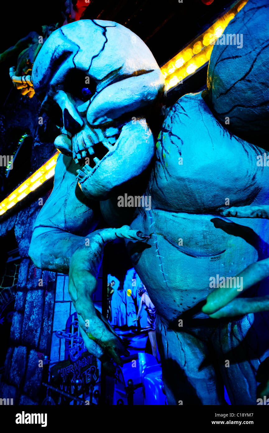 Ghost train in vienna prater -Fotos und -Bildmaterial in hoher ...