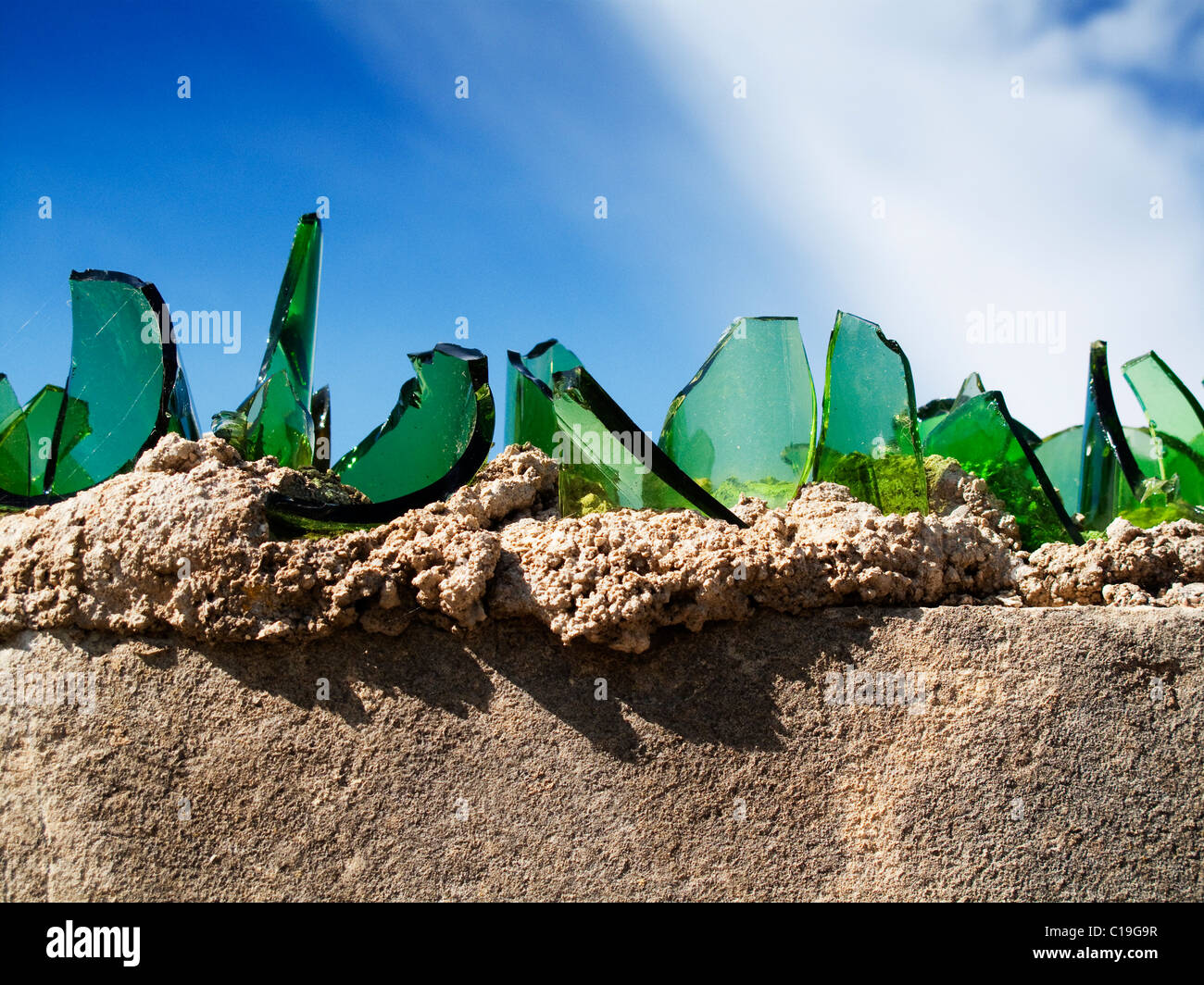 Glasscherben und flaschen -Fotos und -Bildmaterial in hoher Auflösung ...