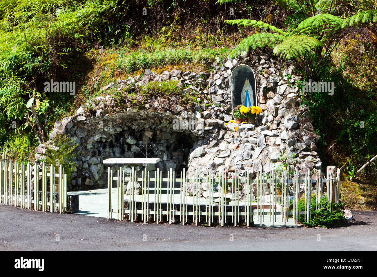 Ein Schrein auf dem Gelände des alten British Military Hospital in ...