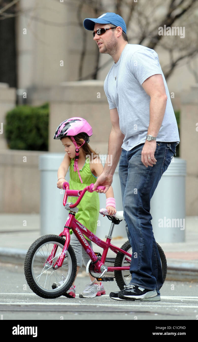 Christy turlington and grace burns -Fotos und -Bildmaterial in hoher ...