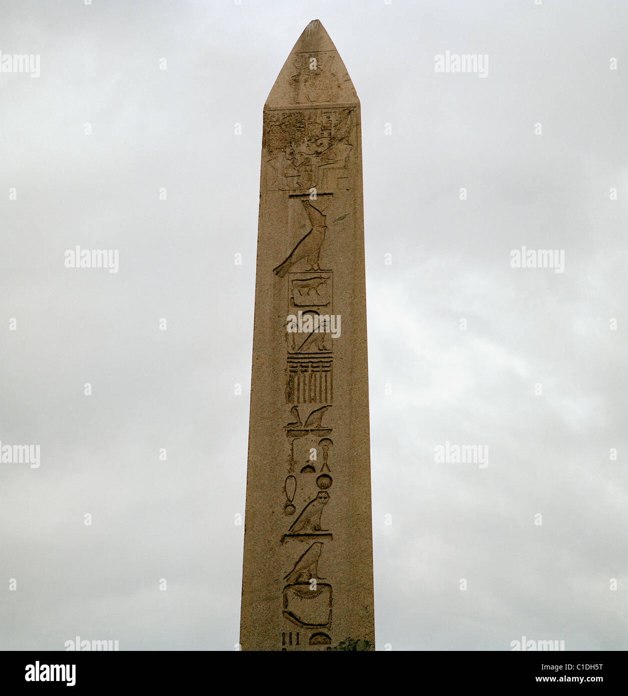 Obelisk symbole hieroglyphen -Fotos und -Bildmaterial in hoher ...