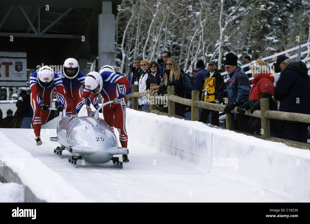 Bobsleigh race -Fotos und -Bildmaterial in hoher Auflösung – Alamy