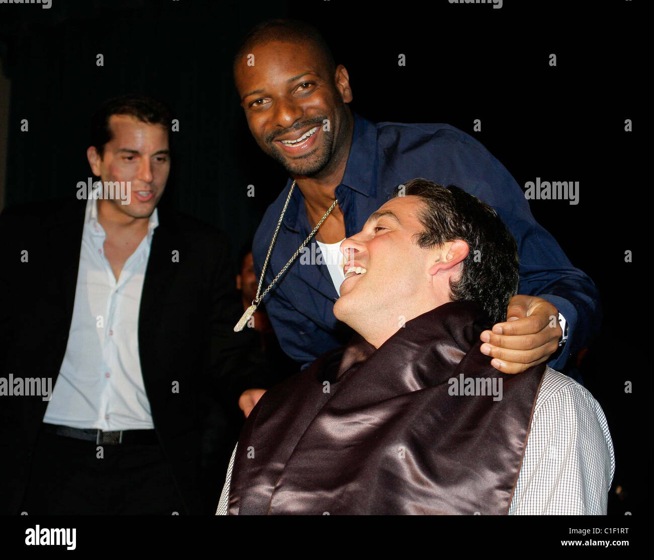 Haare abrasiert -Fotos und -Bildmaterial in hoher Auflösung – Alamy