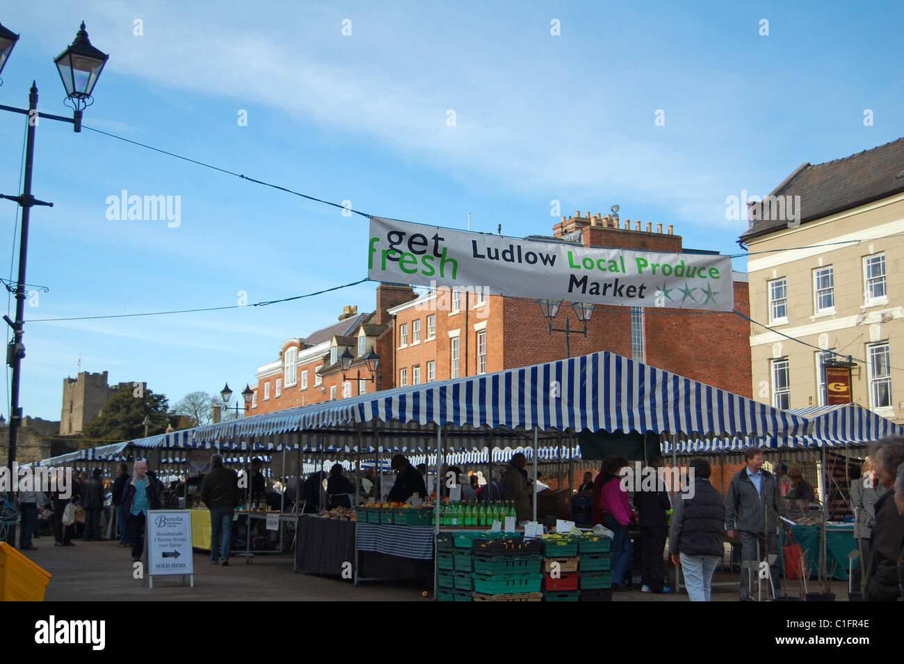 Ludlow market square -Fotos und -Bildmaterial in hoher Auflösung – Alamy