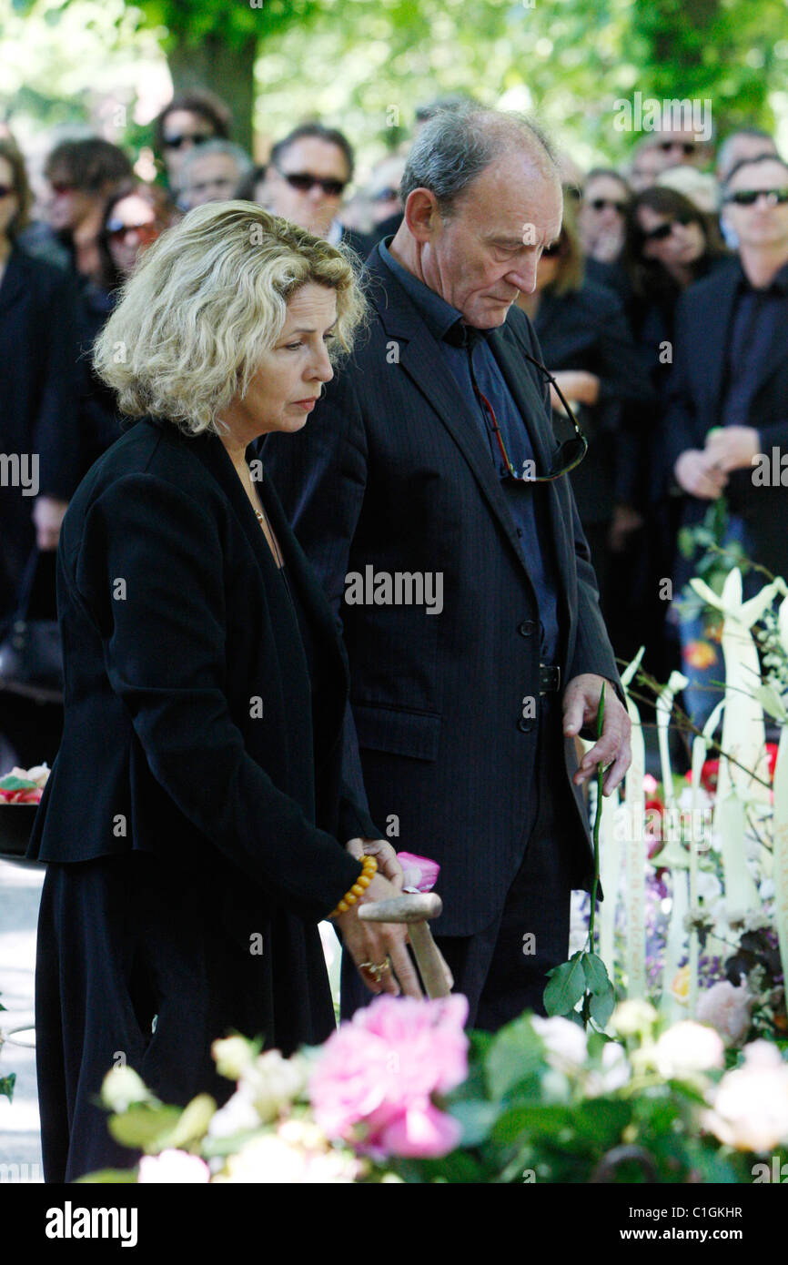 Barbara rudnik beerdigung -Fotos und -Bildmaterial in hoher Auflösung ...