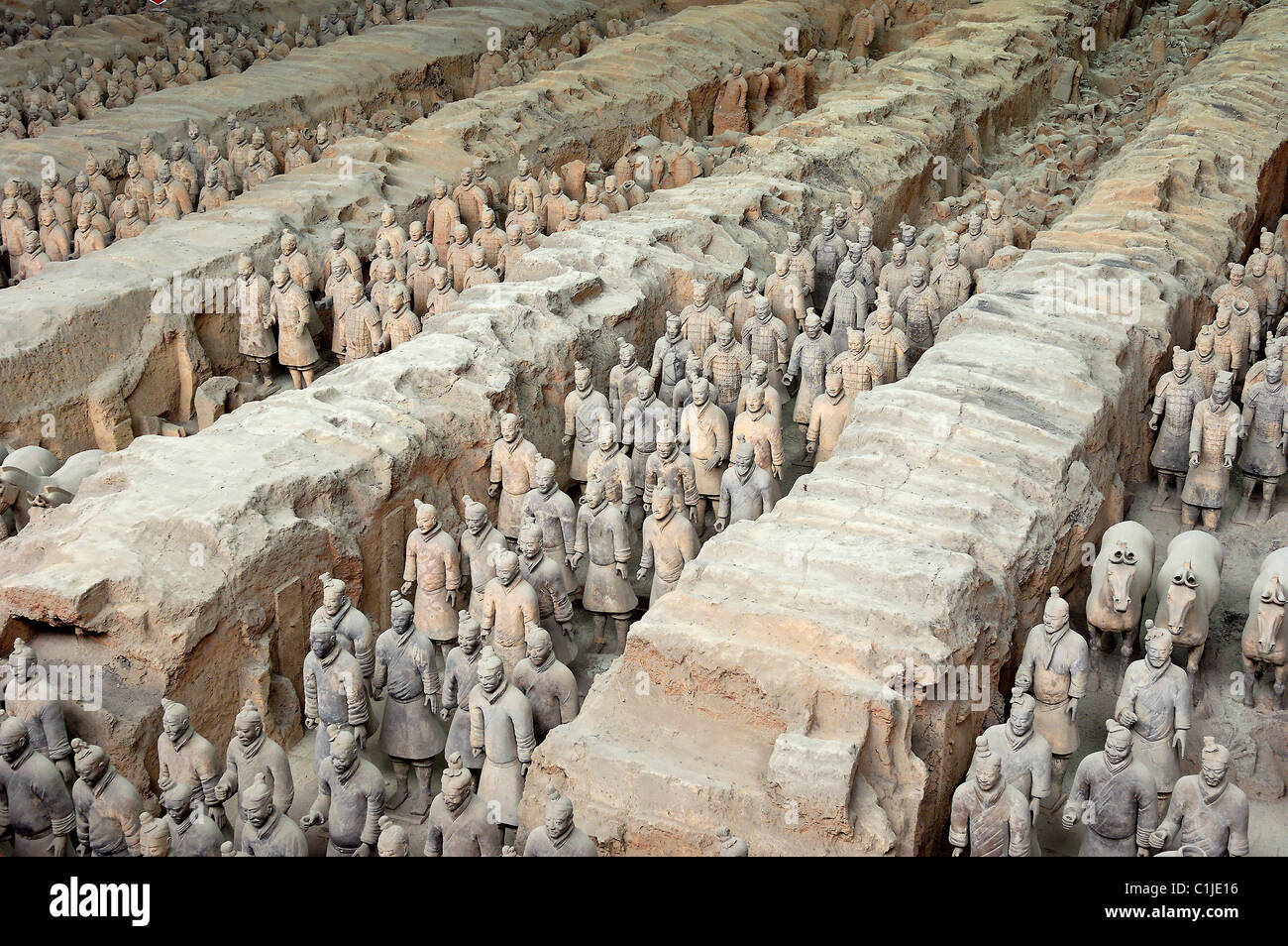 Terracotta army guarding the first emperor qin shi huangdis tomb -Fotos ...