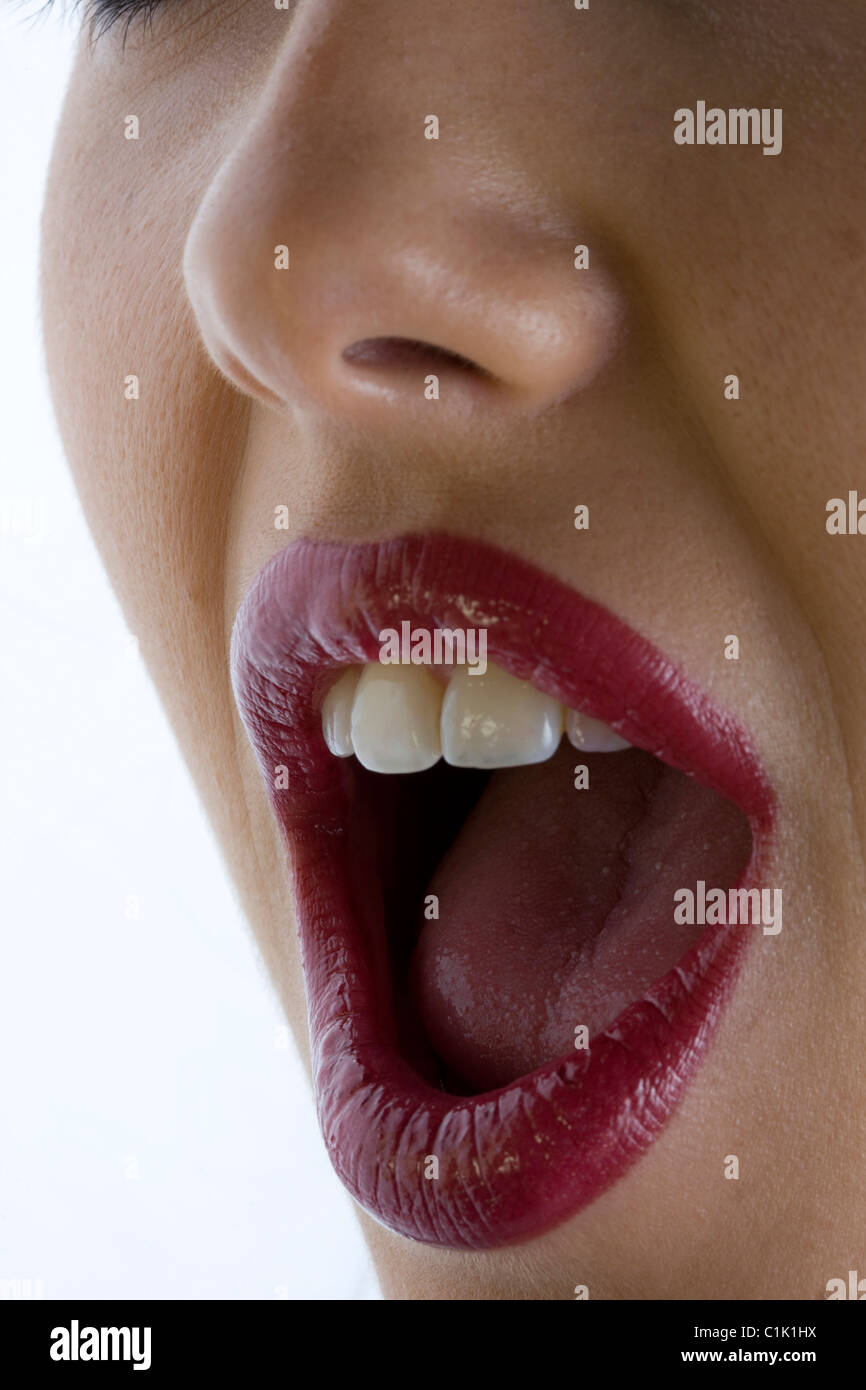 Wide open mouth girl -Fotos und -Bildmaterial in hoher Auflösung – Alamy