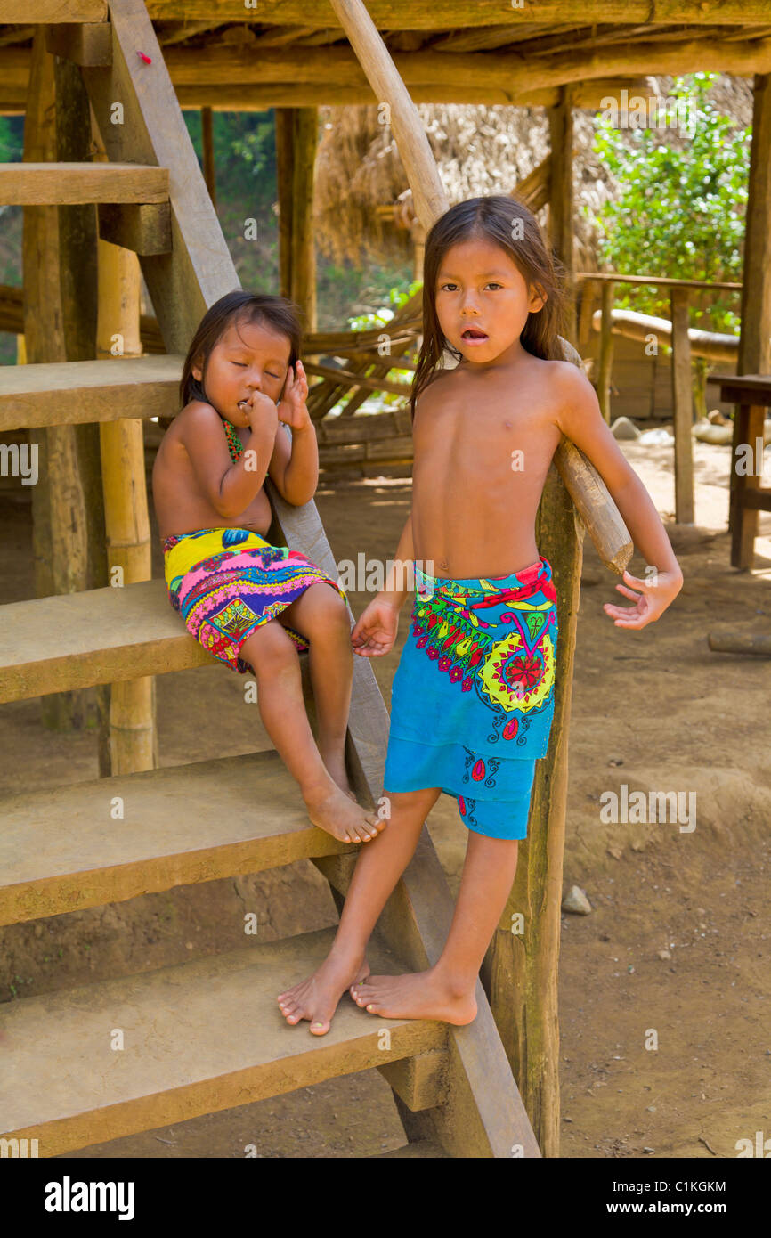 Kinder von der systemeigenen Embera Indianerstamm, Embera Dorf, Panama ...