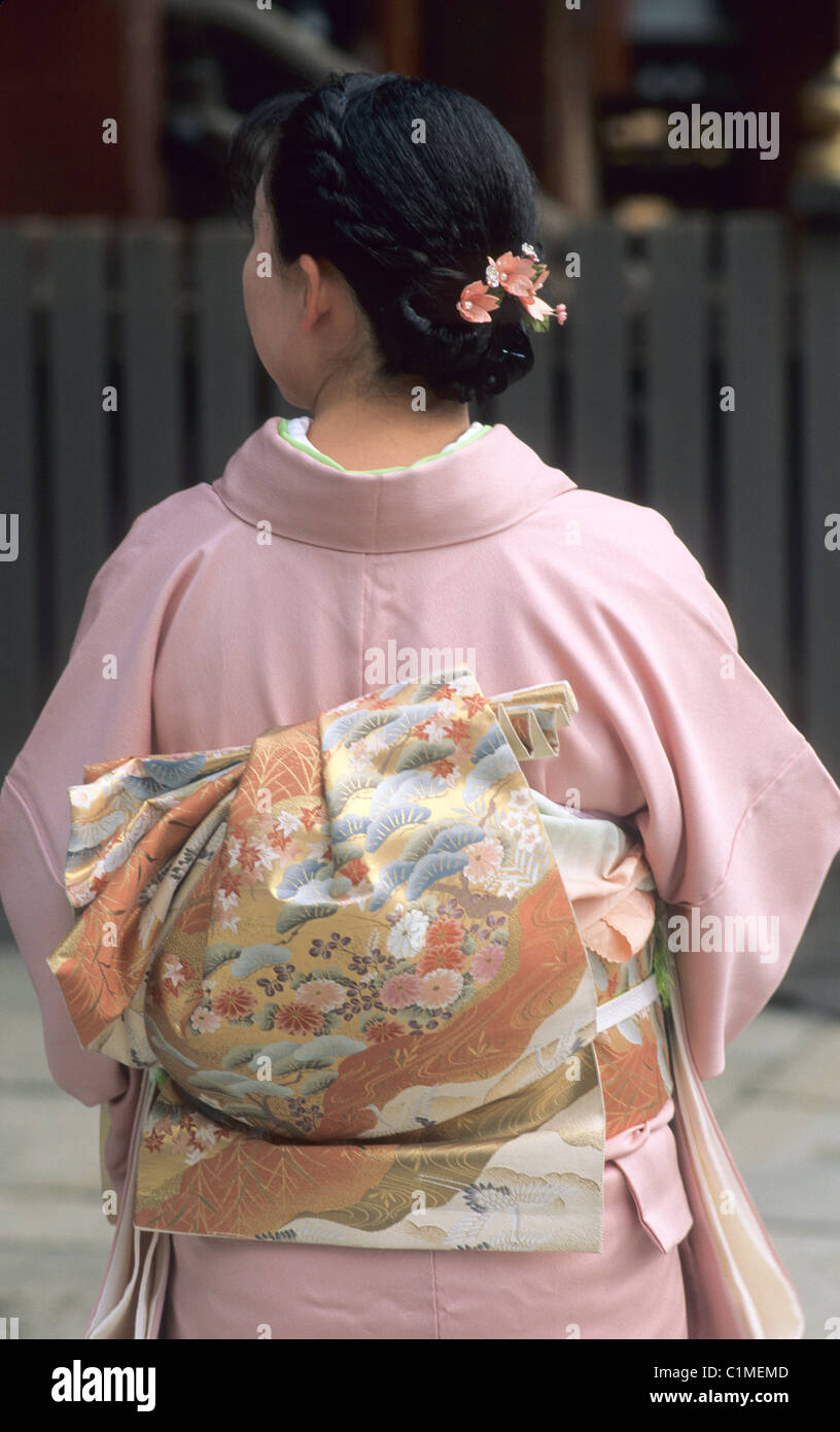 Elegant japanese woman with kimono and obi sash -Fotos und ...